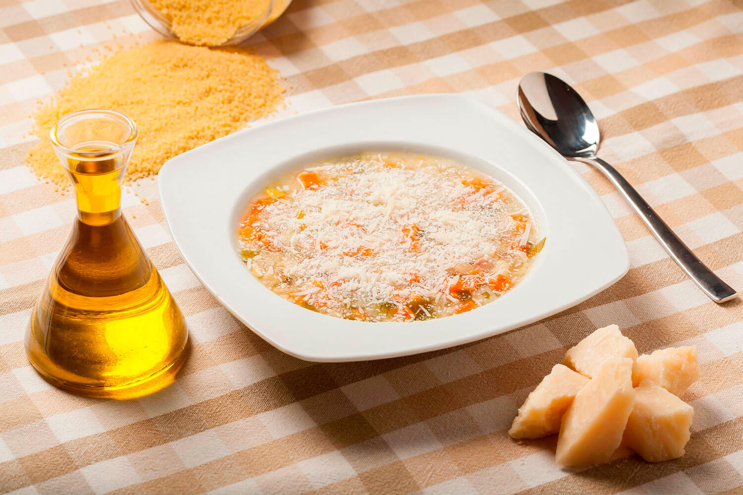Sopa minestrone a la juliana con parmesano - Trevijano